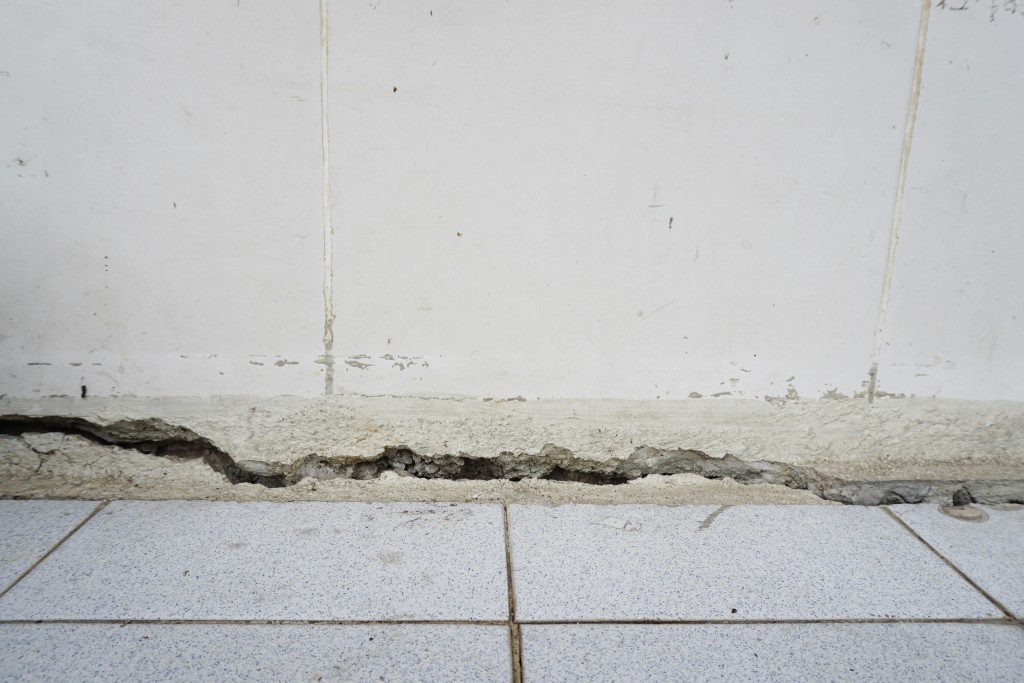 Signs of Foundation Problems and How to Solve Them - Emma Cooper